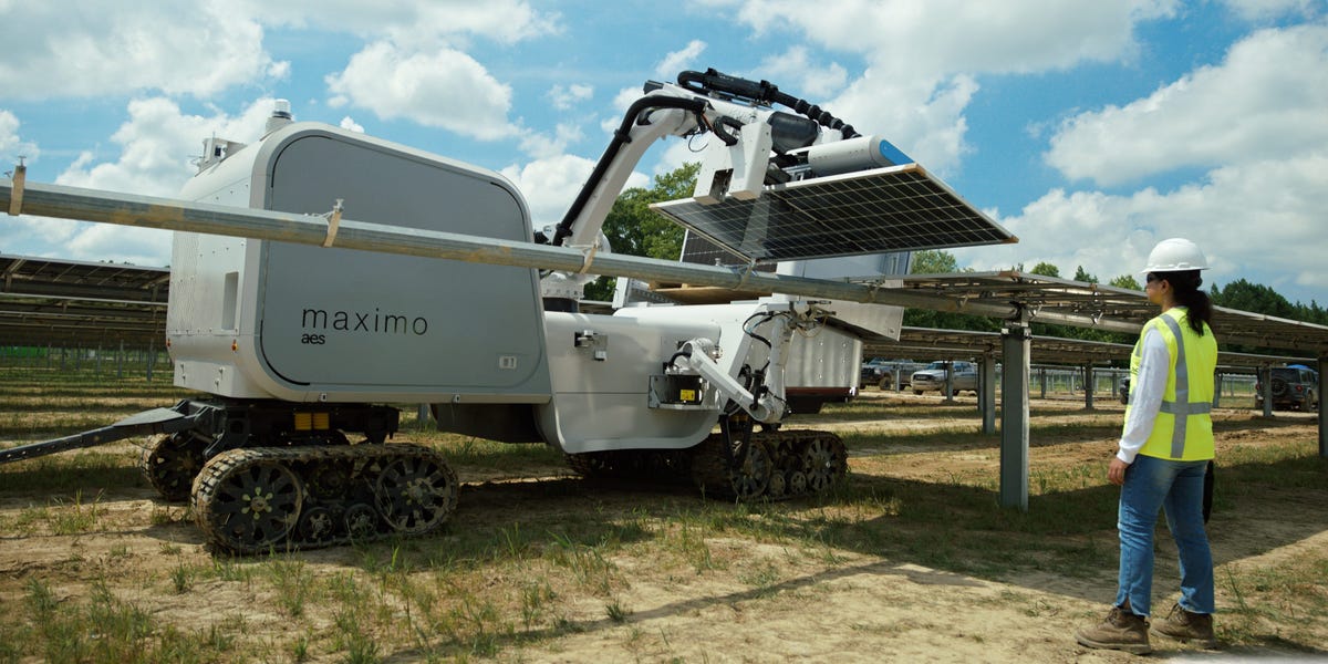 AI-Powered Robot Assists in Installation of Amazon's Largest Solar Farm