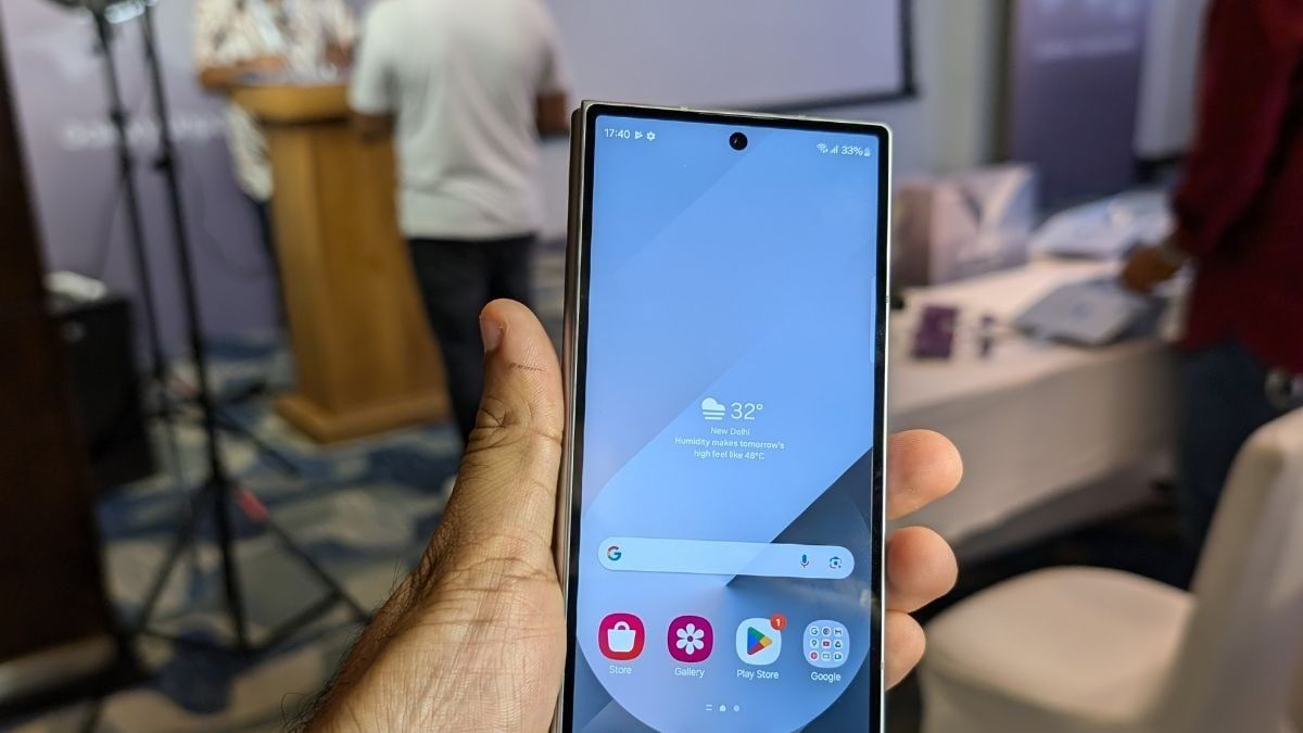 AI-Powered Smartphones Drive Sales Surge in Early 2024