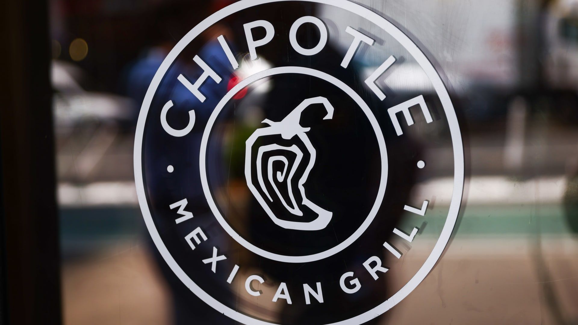Chipotle Faces Sales Challenges in California Amid Inflation and ...