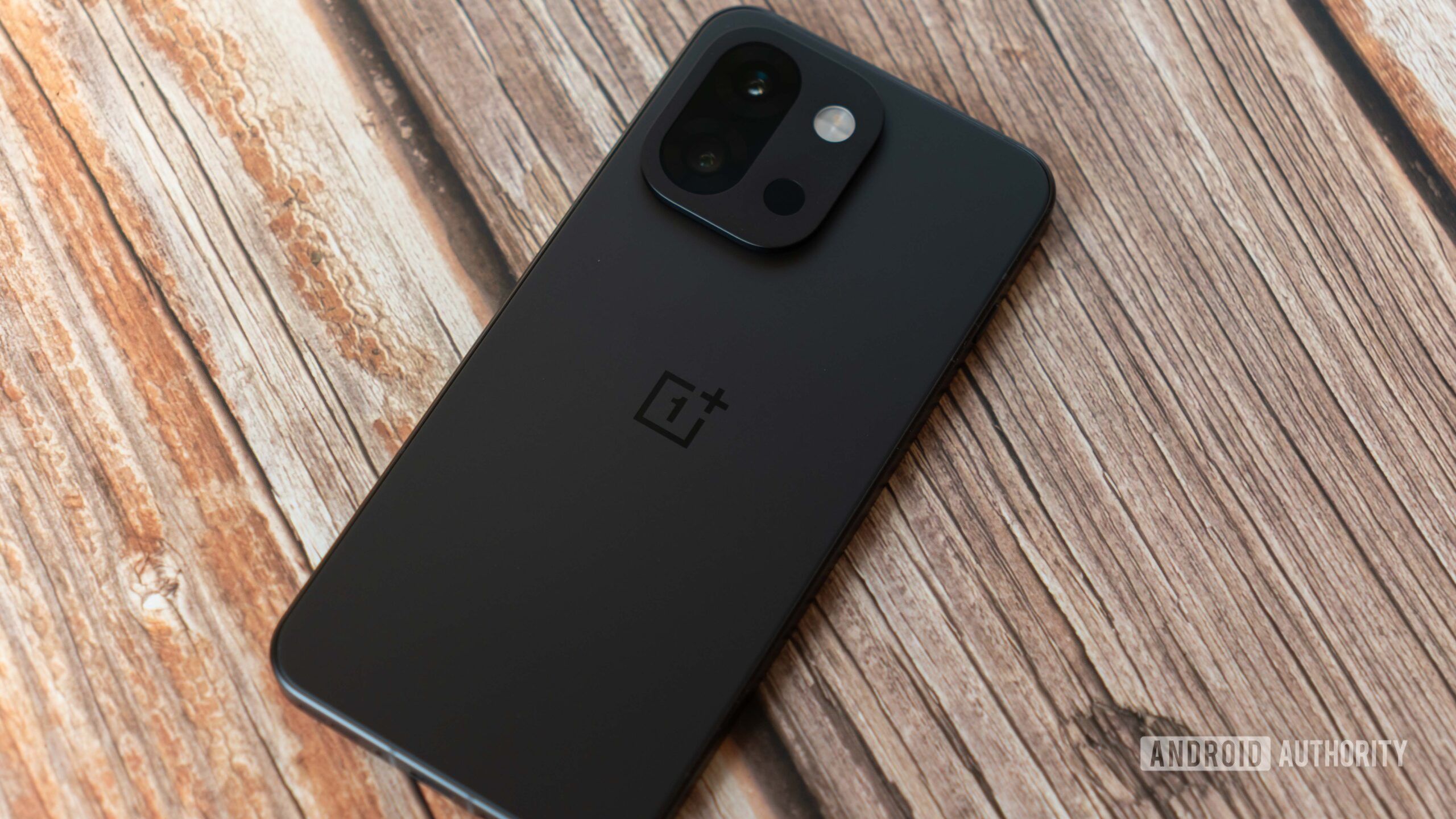 OnePlus 13s Debuts with Exclusive Gemini Lock Screen Shortcut ...