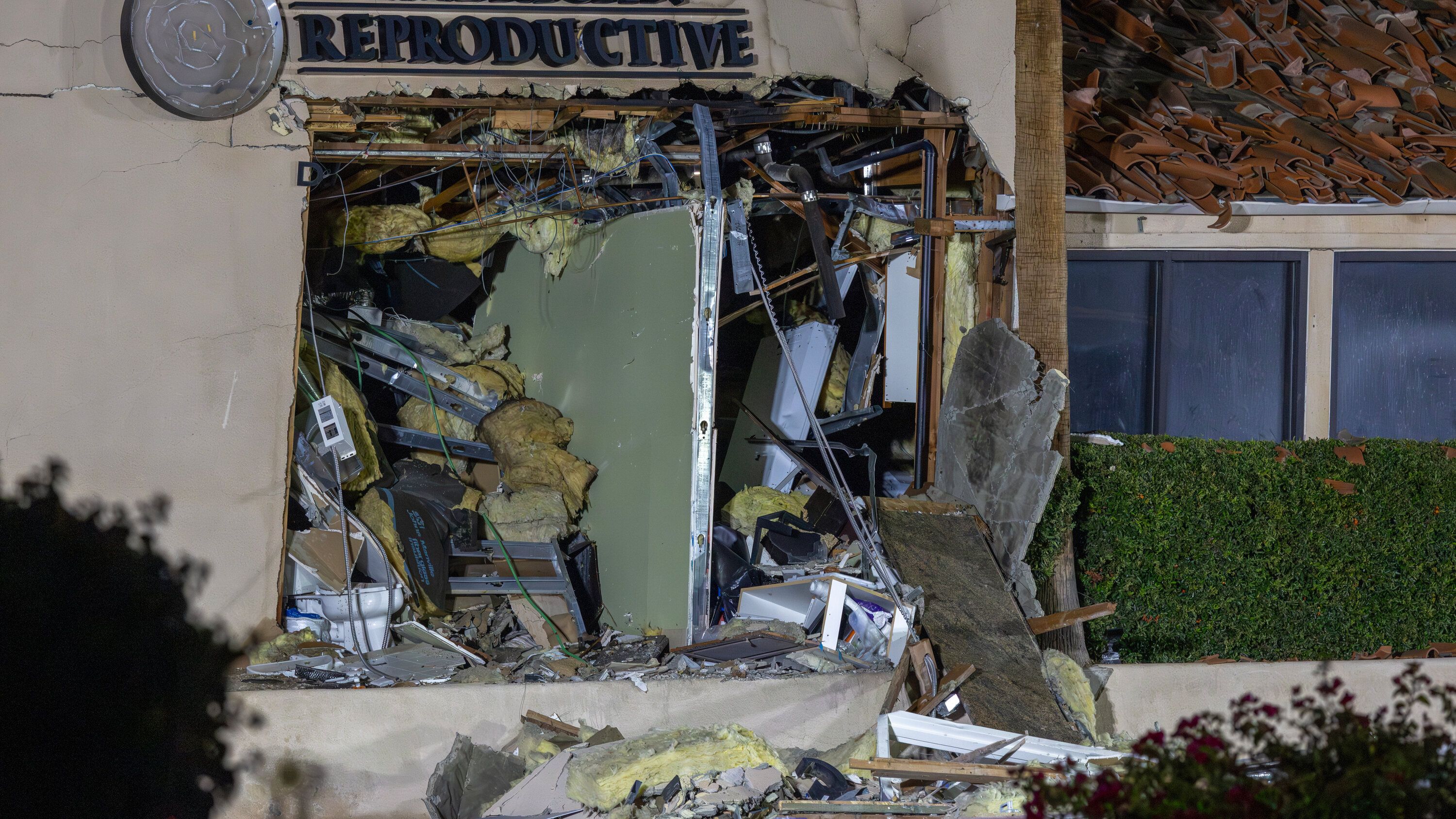Suspect in California Fertility Clinic Bombing Dies in Custody, AI ...