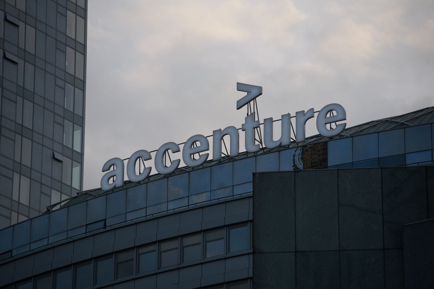 Palantir and Accenture Join Forces to Boost AI Implementation in U.S ...