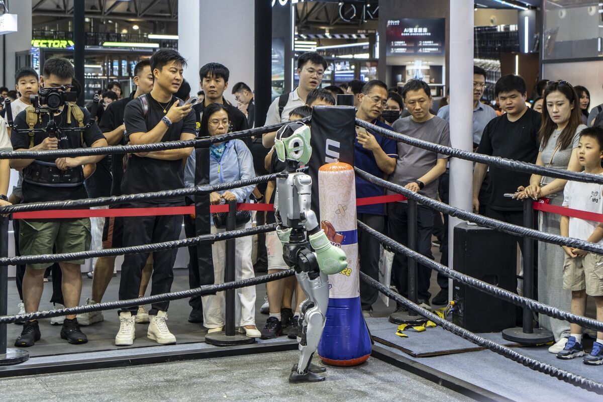 China Proposes Global AI Cooperation Organization, Challenging US Dominance