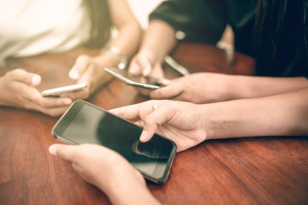 Gartner Predicts $298 Billion Market for AI Smartphones by 2025