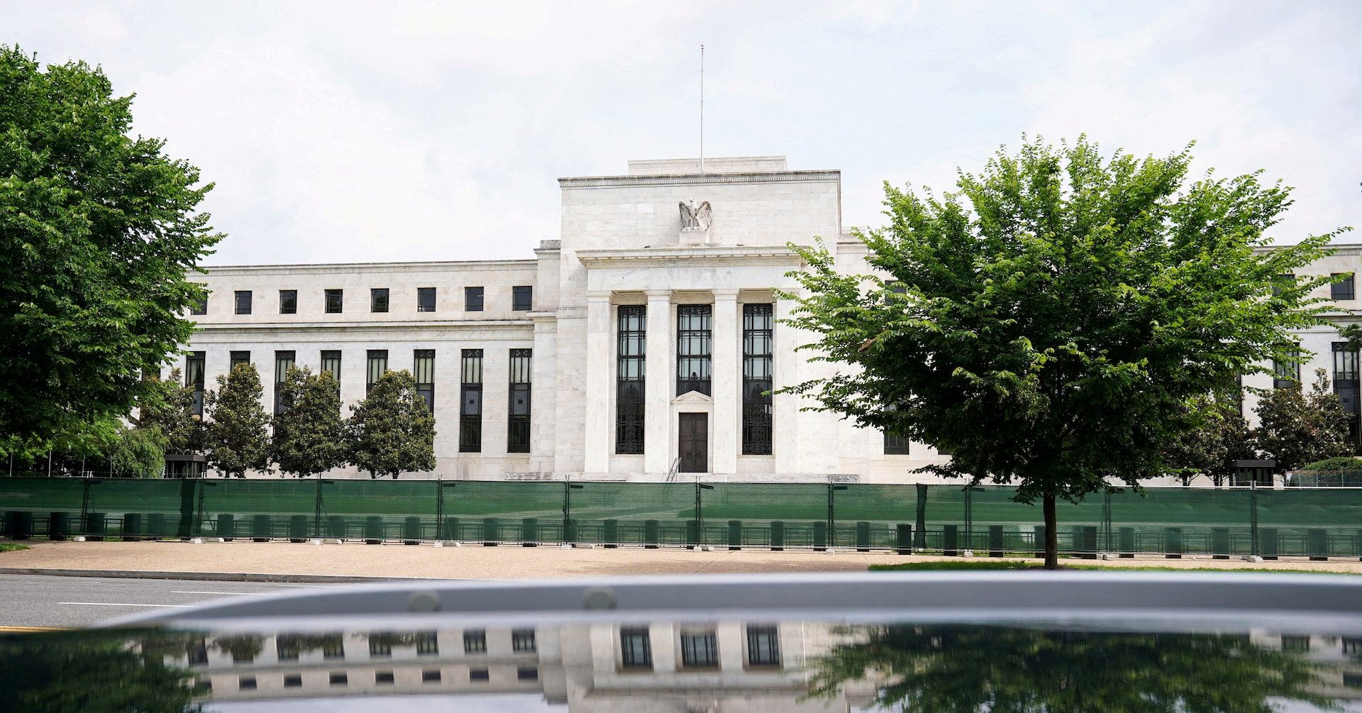 AI Simulation Reveals Political Pressure's Impact on Federal Reserve ...