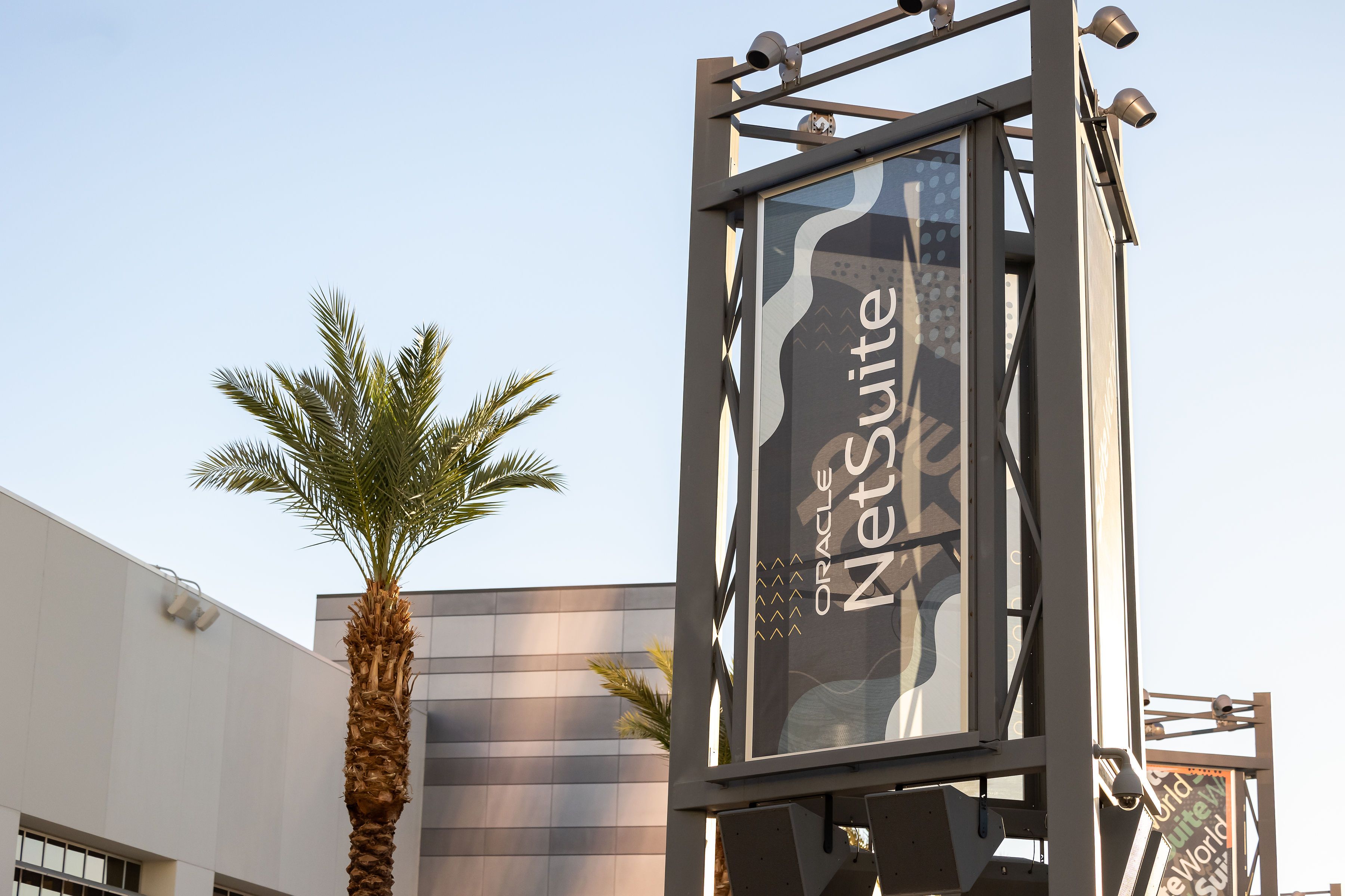 Oracle NetSuite Unveils AI-Powered 'NetSuite Next' in Major User ...