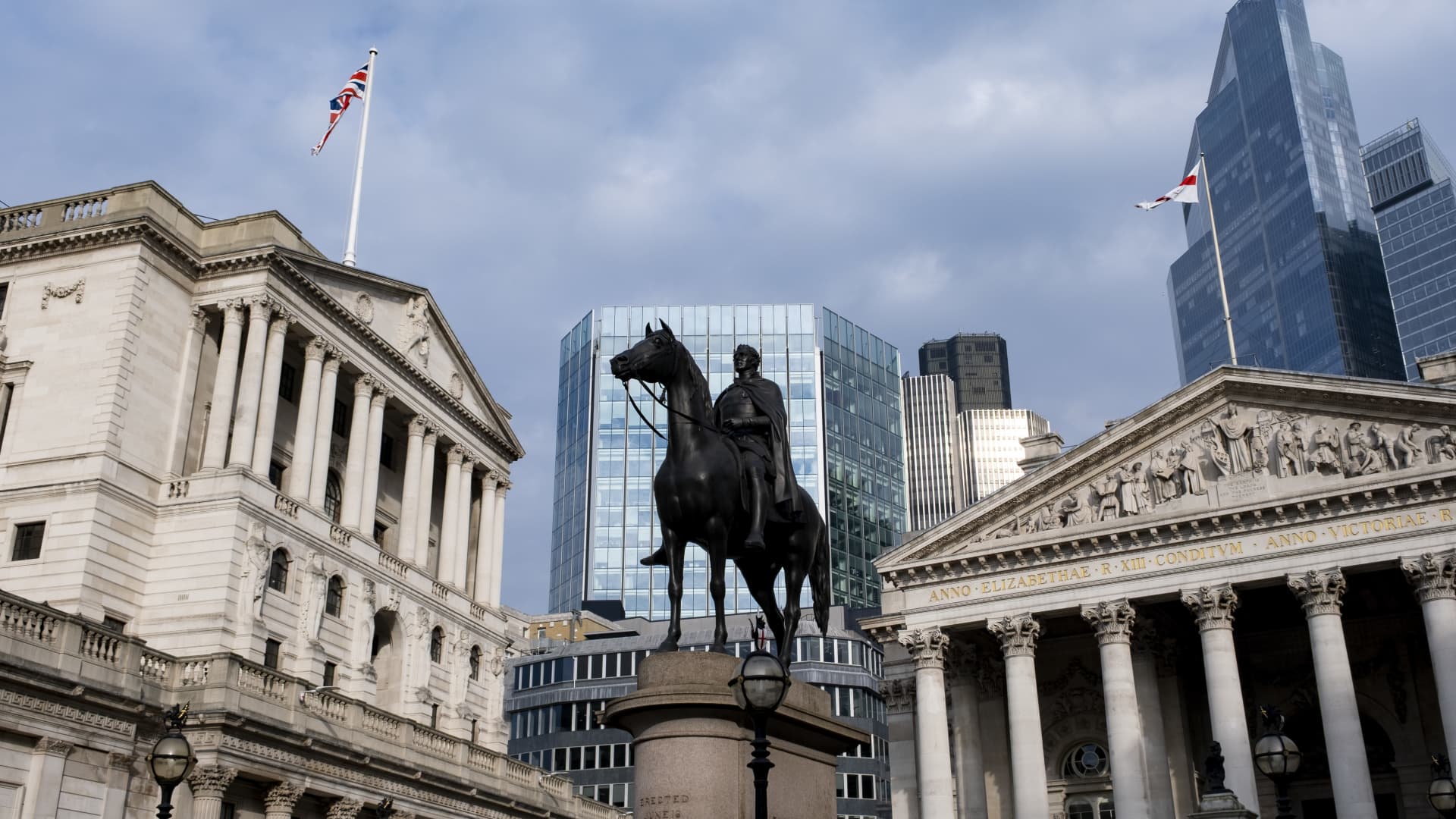 Bank of England Warns of Potential AI Bubble Burst and Market Correction