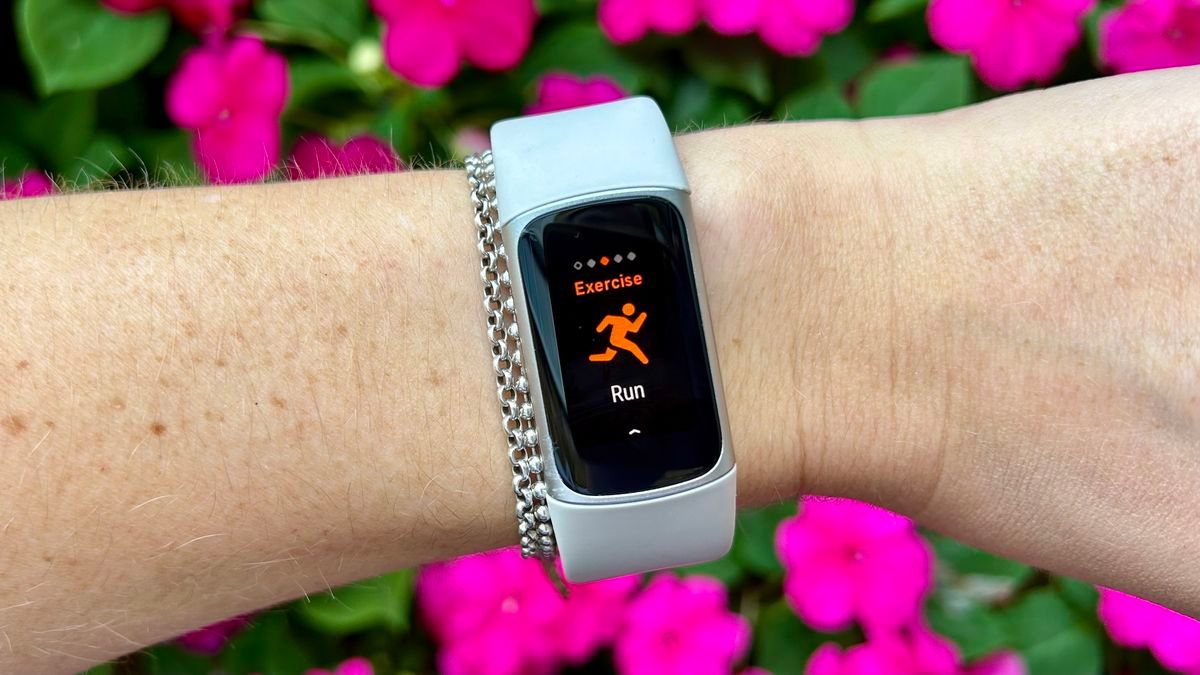 Google Revives Fitbit: New Hardware and AI-Powered Coaching Coming in 2026