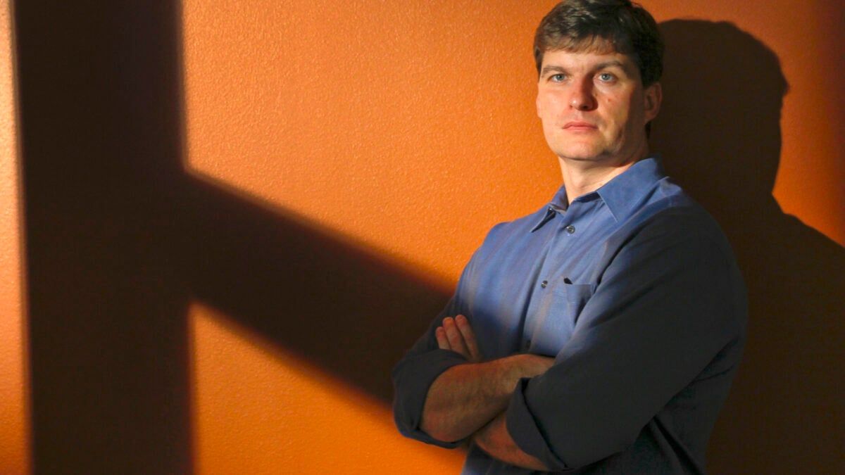 Michael Burry Shuts Down Hedge Fund, Warns of AI Bubble and Accounting ...