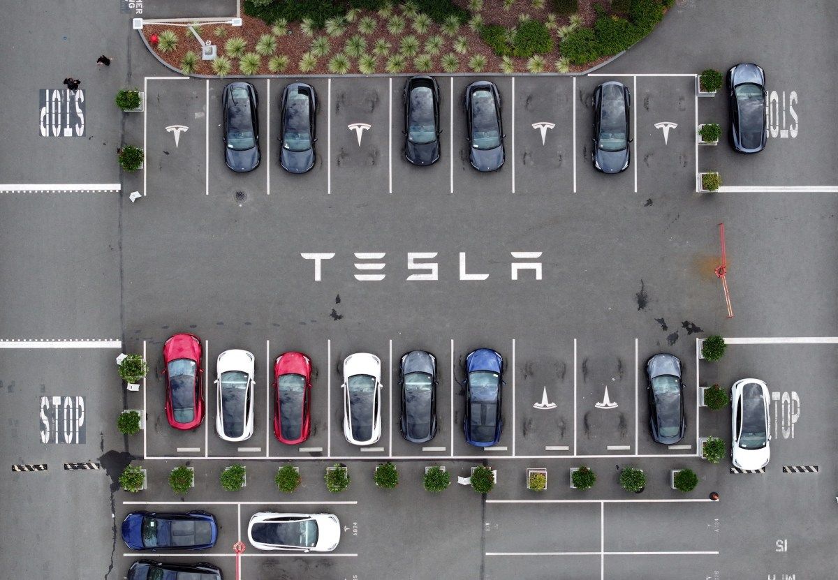 Tesla Robotaxi Tests in Austin Without Safety Drivers