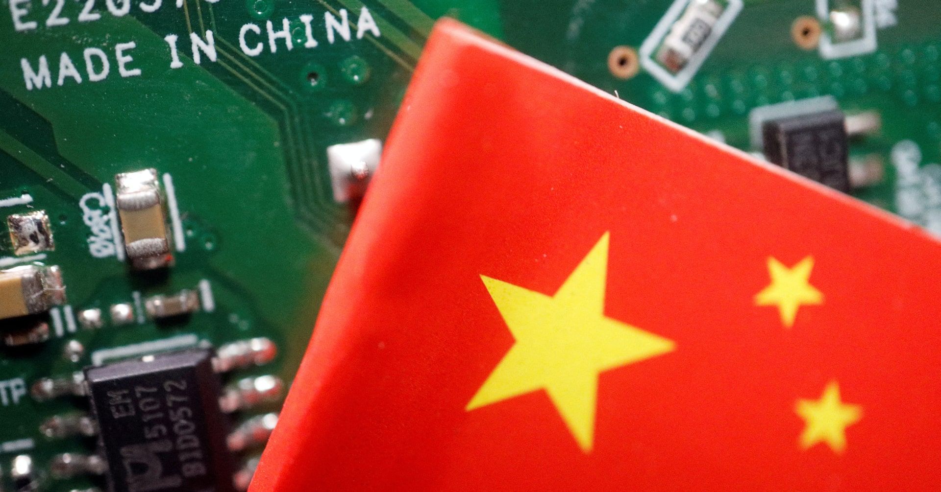 China Builds EUV Lithography Prototype for AI Chips