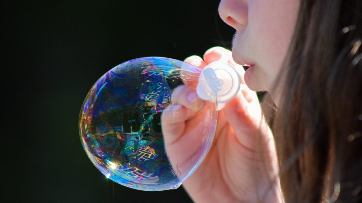 AI Bubble Fears Grow as Tech Giants Pour $1.5 Trillion