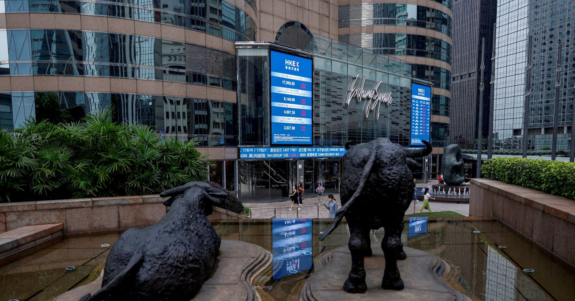 MiniMax Hong Kong IPO Surges 90% in AI Debut