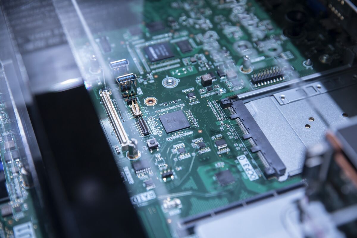 Upstage Eyes 10,000 AMD Chips for South Korea AI Push