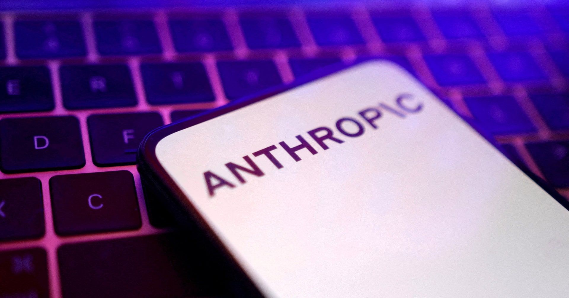 Mythos AI Access Sparks Global Cybersecurity Debate