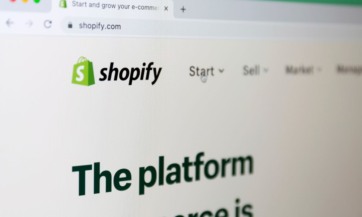 Thrive Capital Invests $100M in Shopify AI Commerce