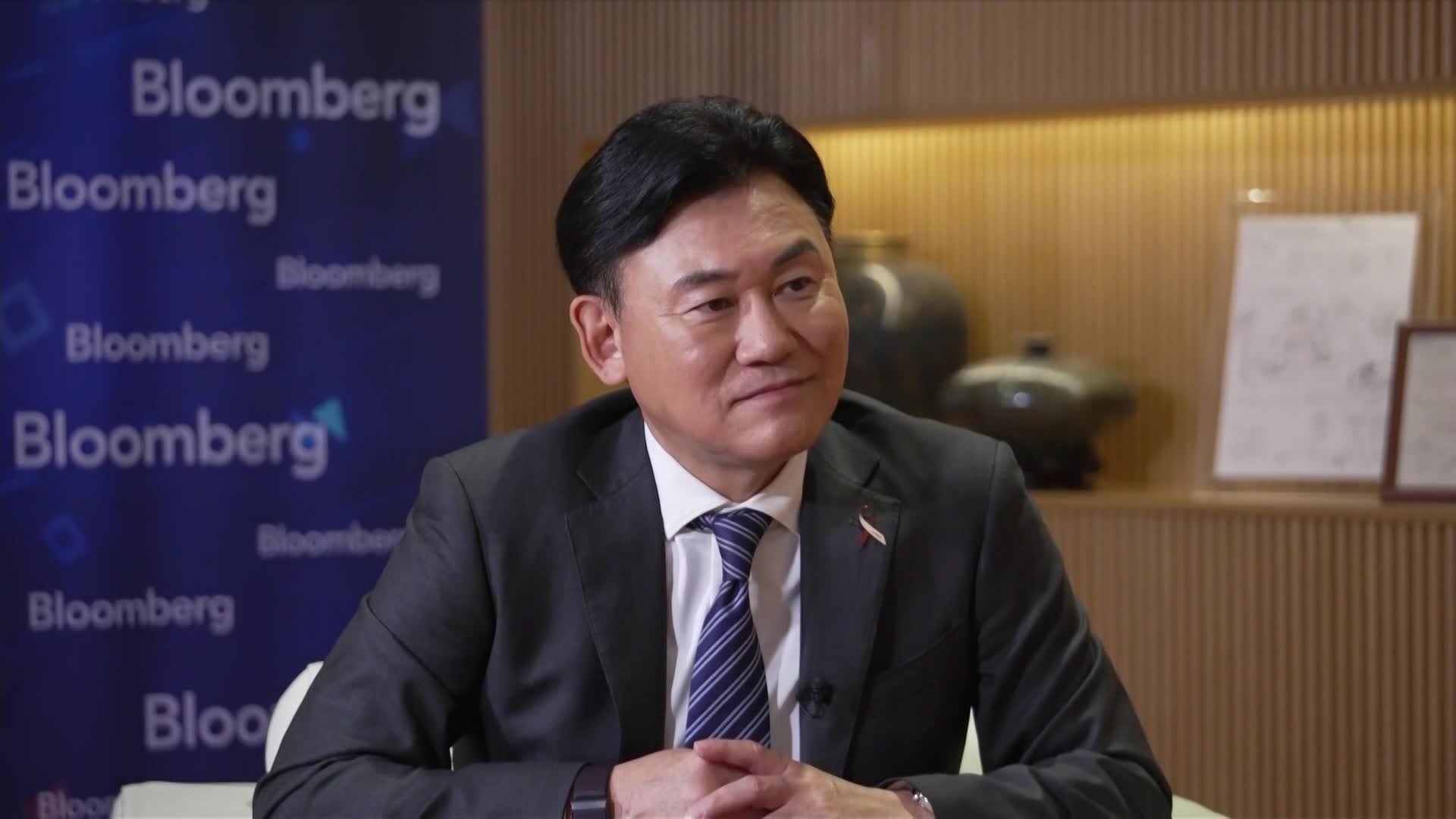 Rakuten CEO Defends Mobile Venture, Bets Big on AI with Exclusive User Data