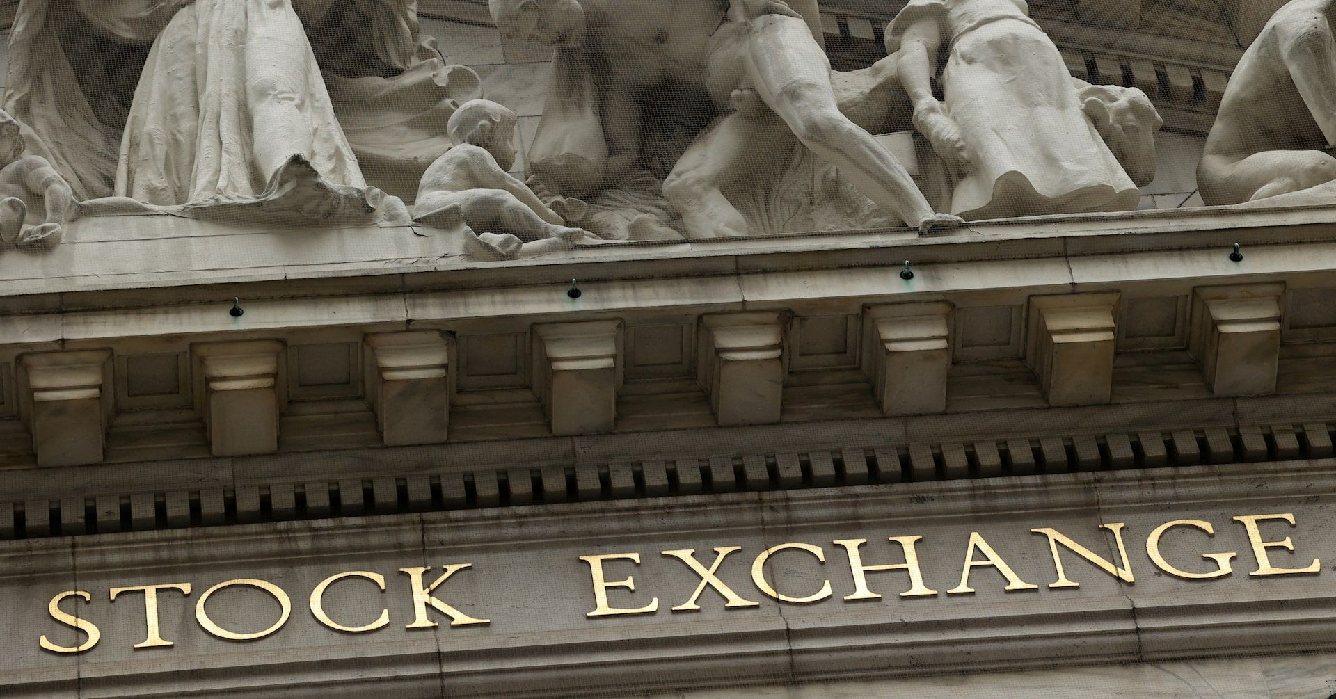 Wall Street's 'Bouncebackability': Resilience in the Face of AI and ...