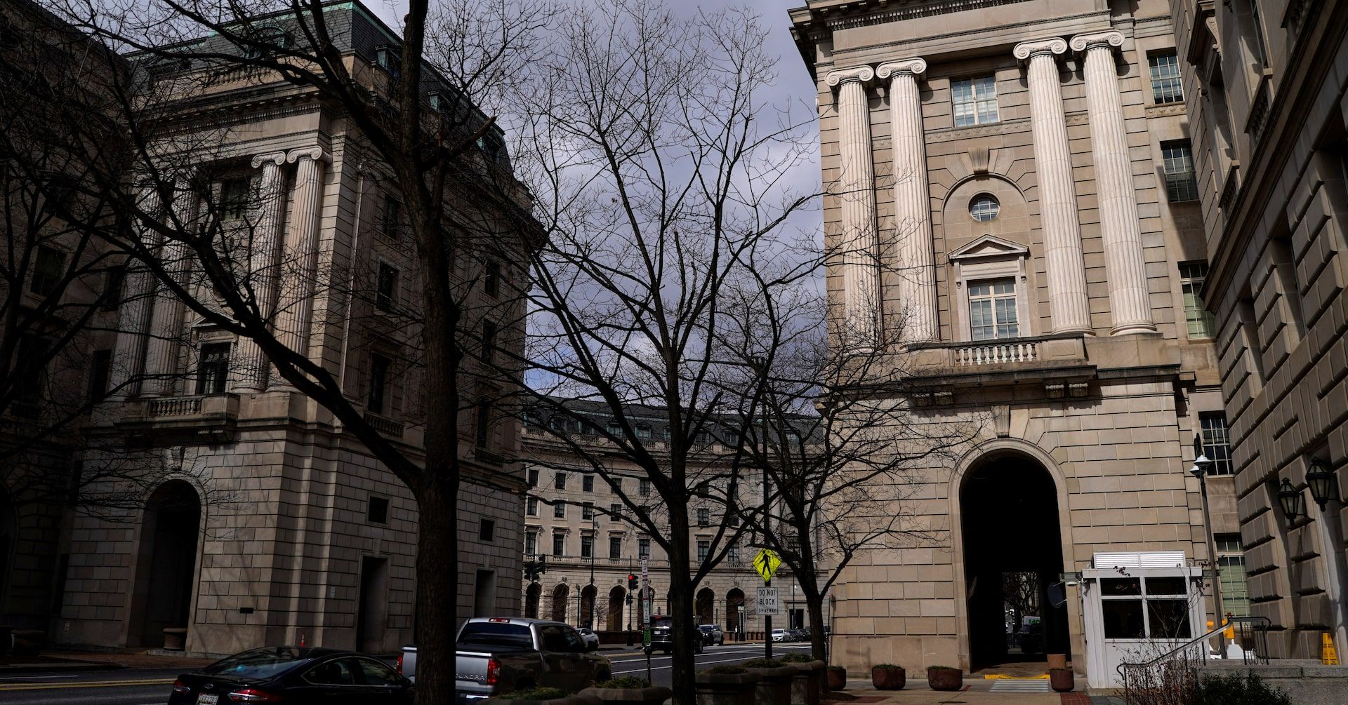 IRS Pauses Modernization Efforts to Reassess AI Integration in Tax System