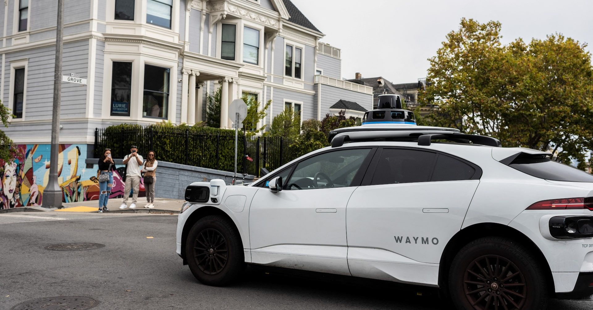 Alphabet's Waymo Considers Personal Ownership of Robotaxis, Challenging ...