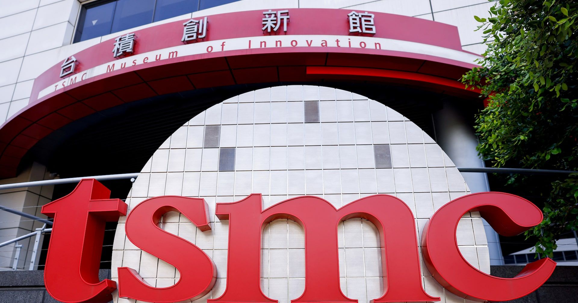 TSMC Reports Strong AI Demand Amid Tariff Concerns and Quashes Middle East Expansion Rumors