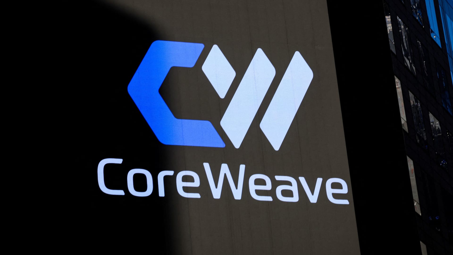 CoreWeave's Rapid Growth and Valuation Concerns in AI Cloud Computing