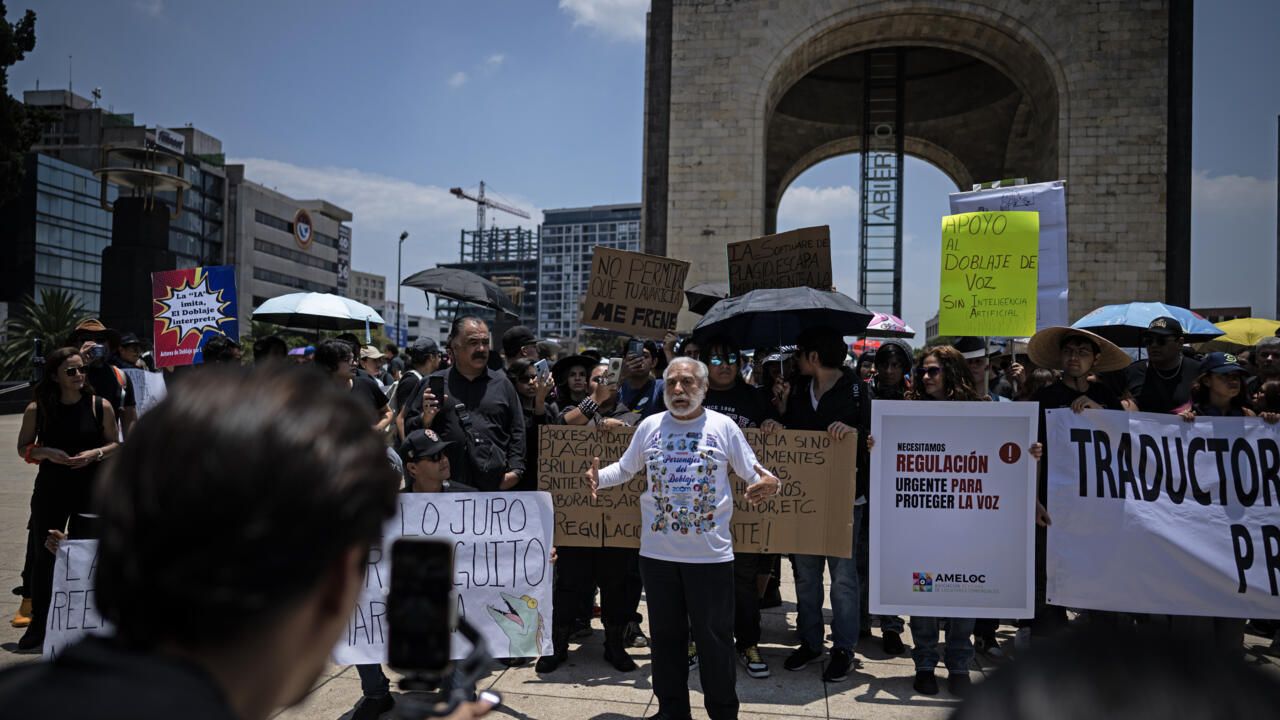 Mexican Voice Actors Protest AI Voice Cloning, Demand Regulatory Protection