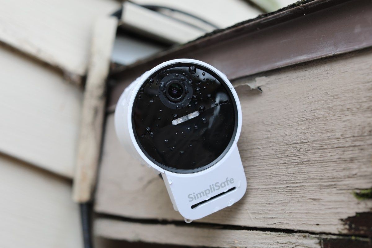 SimpliSafe Launches AI-Powered Outdoor Security Camera with Live Monitoring